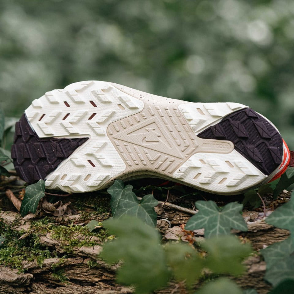 Buty trailowe Nike Kiger 9 - Top4Running.pl