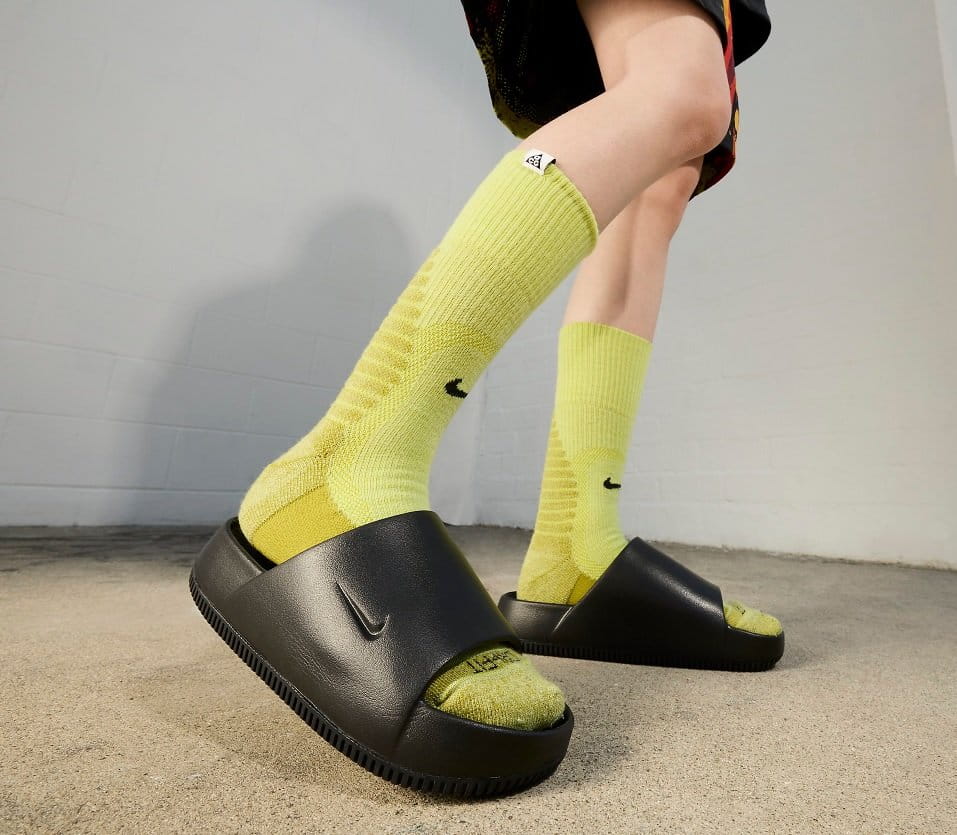 Klapki Nike Calm Slide W - Top4Running.pl