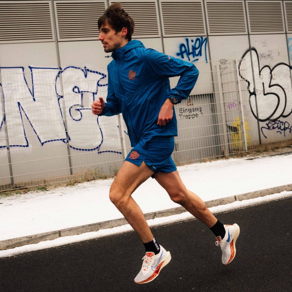 Pánská běžecká bunda s kapucí Nike Windrunner Running Energy ...