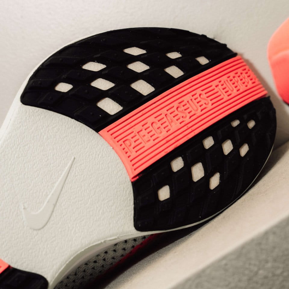 Running shoes Nike Pegasus Plus - Top4Running.ie